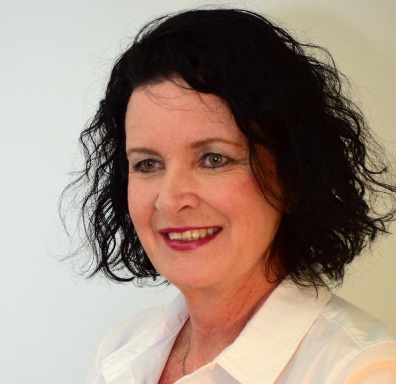 About The Author - Elizabeth Ellen Carter